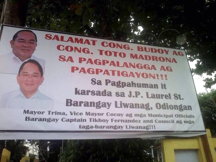 Tarpaulin na nagpapakita ng pasasalamat sa magkapatid na Madrona ...