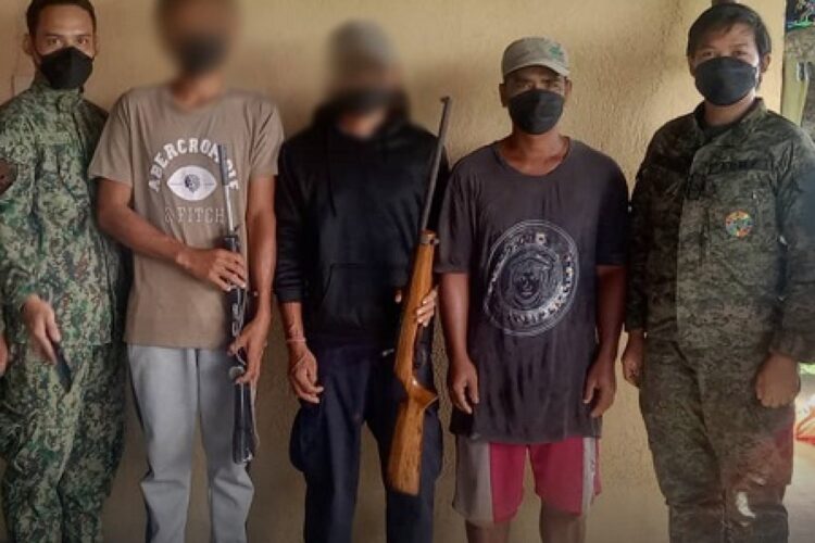 Army-PNP welcomes surrender of 3 NPAs with firearms in Mindoro